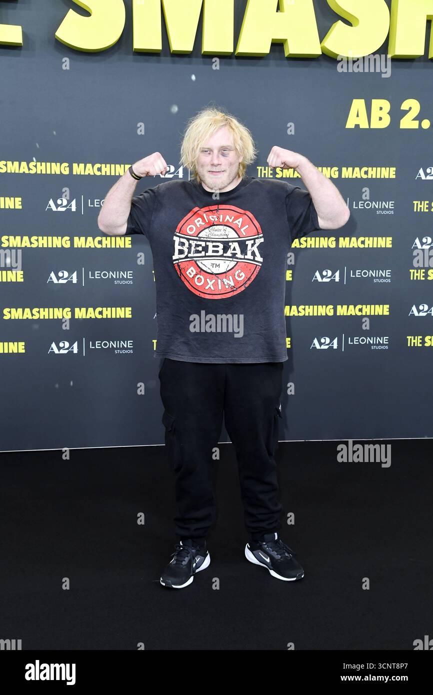 Deutschlandpremiere von THE SMASHING MACHINE Frederic Vosgroene DER ...