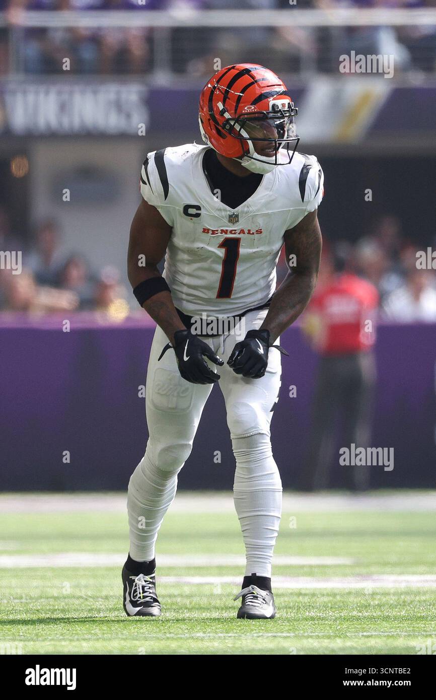 Cincinnati Bengals wide receiver Ja'Marr Chase (1) lines up for a play ...