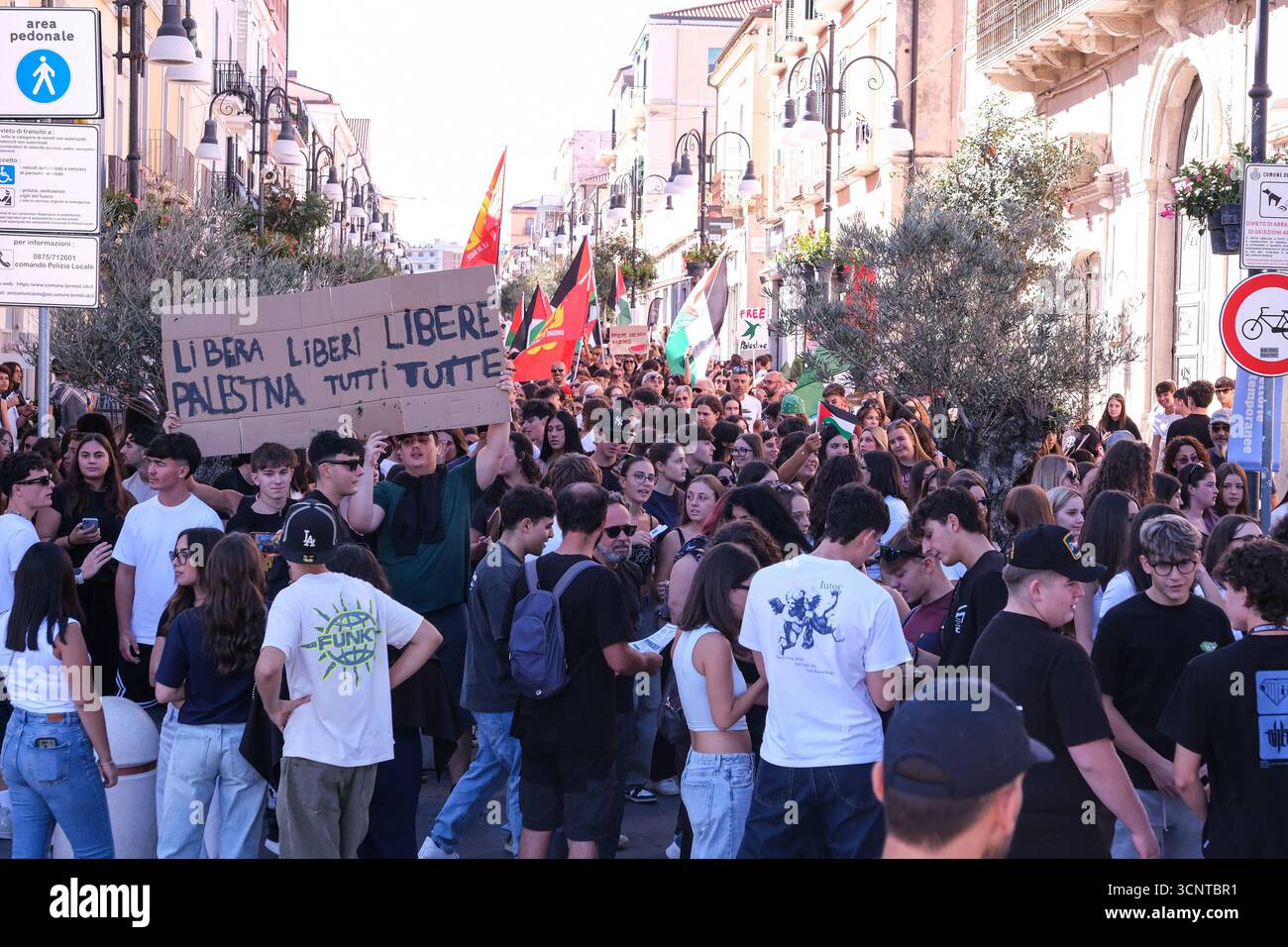 September 22, 2025, Termoli, Campobasso, Italy: Hundreds of students ...