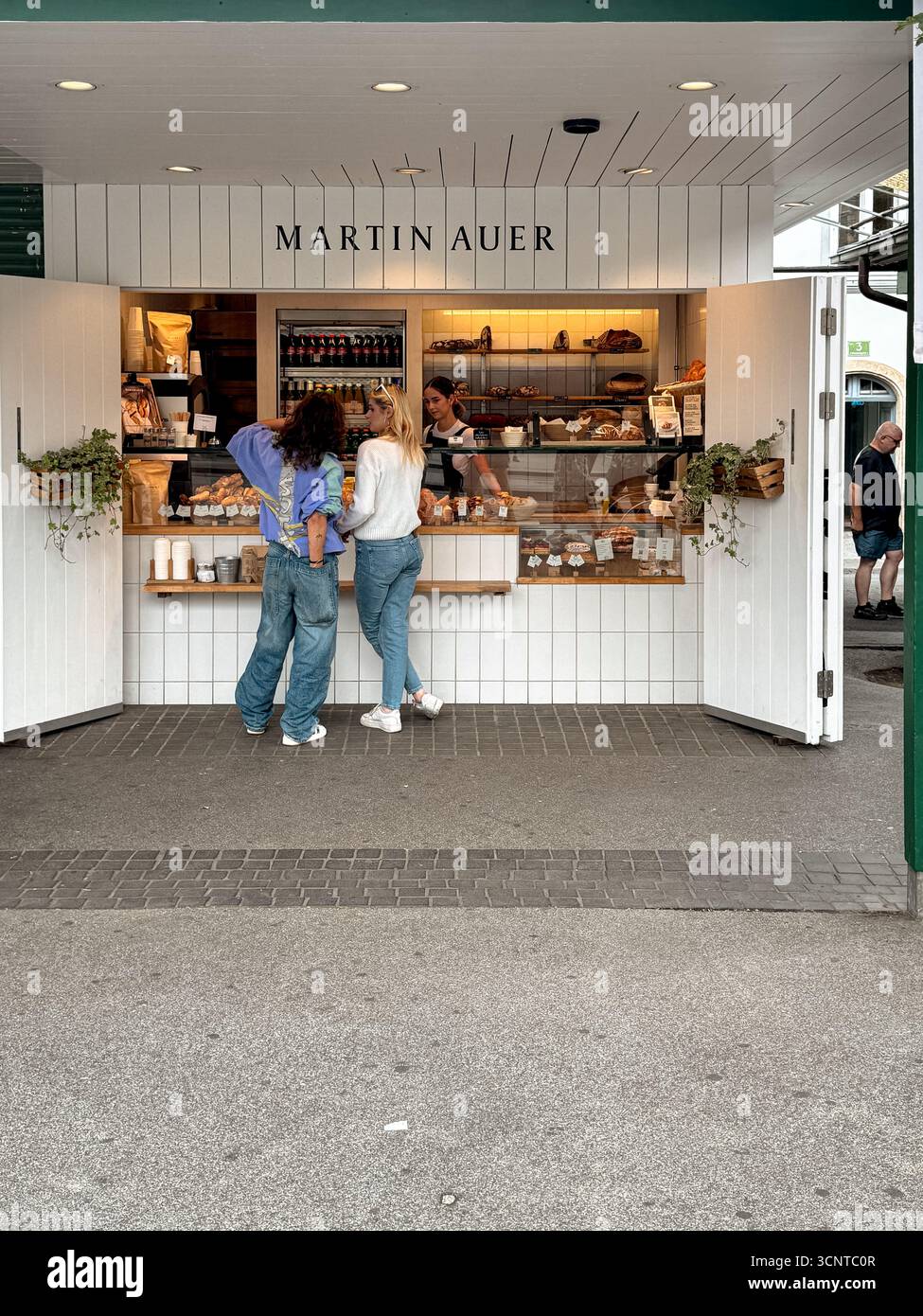 Walk up service hi-res stock photography and images - Alamy