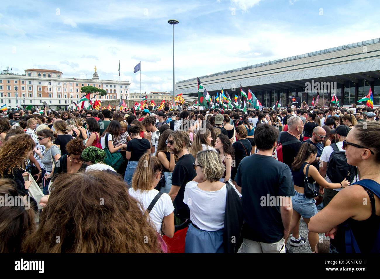 General strike and demonstrations across Italy called by grassroots ...