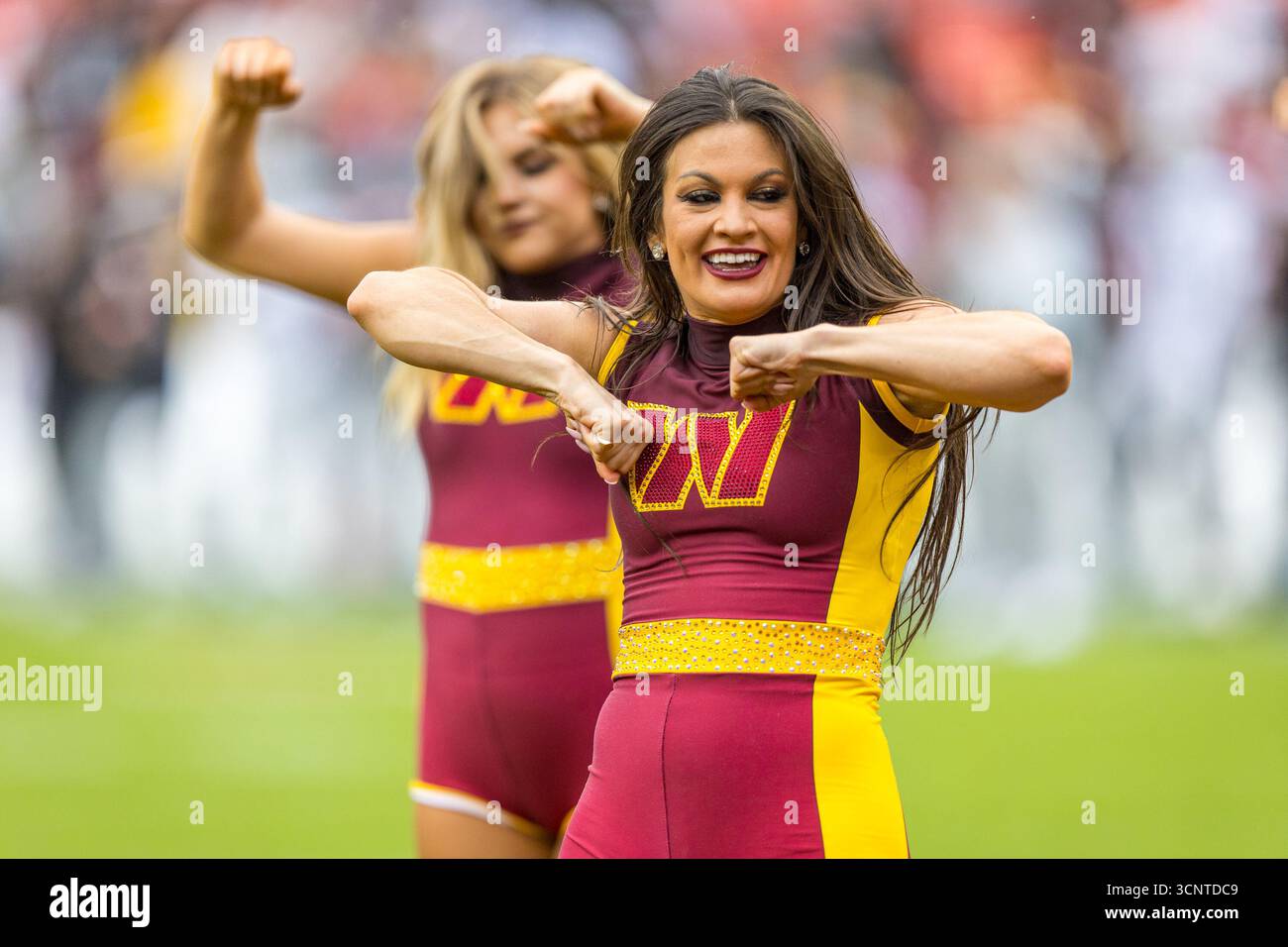 Landover, Maryland, USA. 21st Sep, 2025. Washington Commanders cheer ...