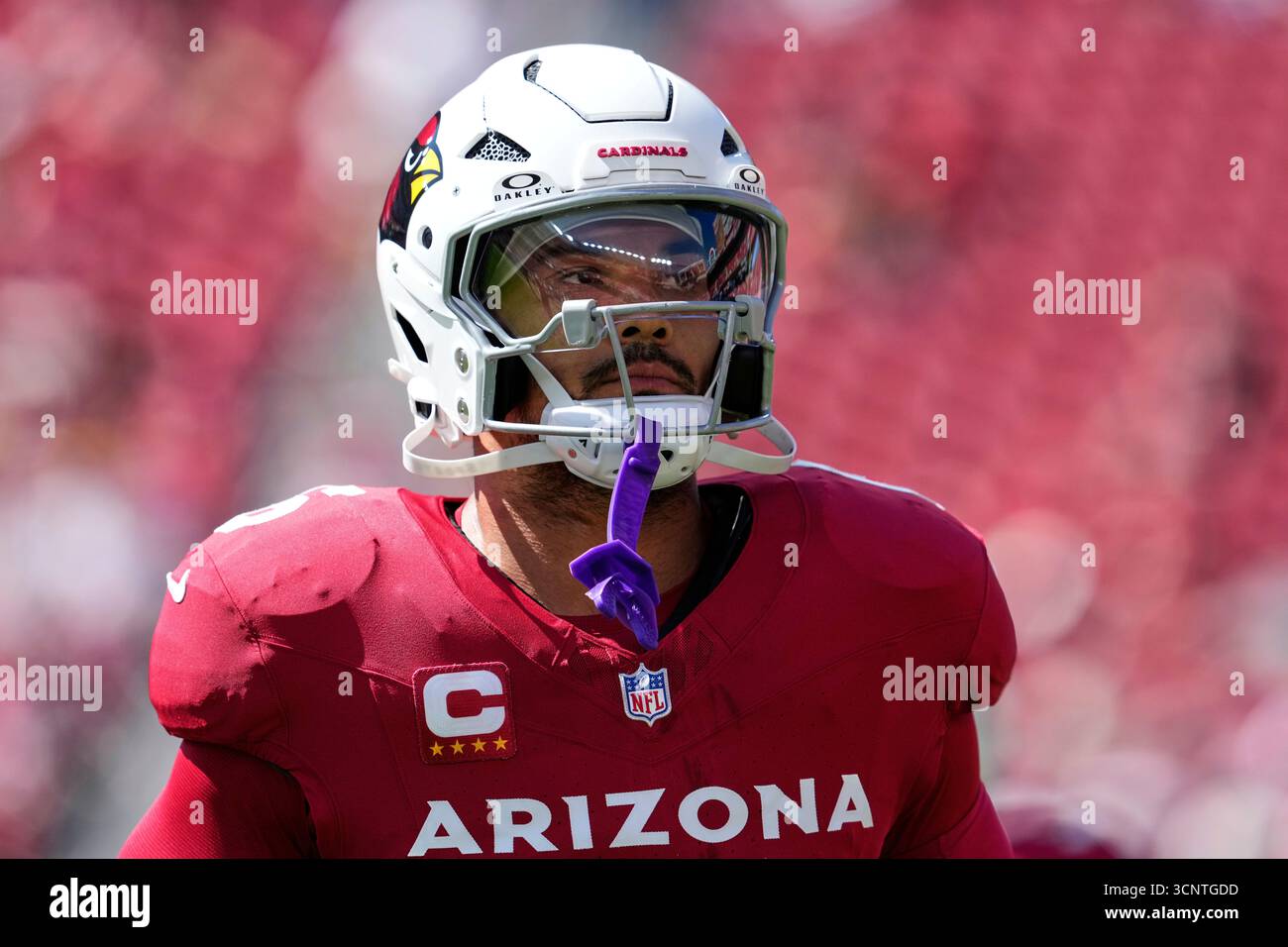 Arizona Cardinals running back James Conner warms up before an NFL ...
