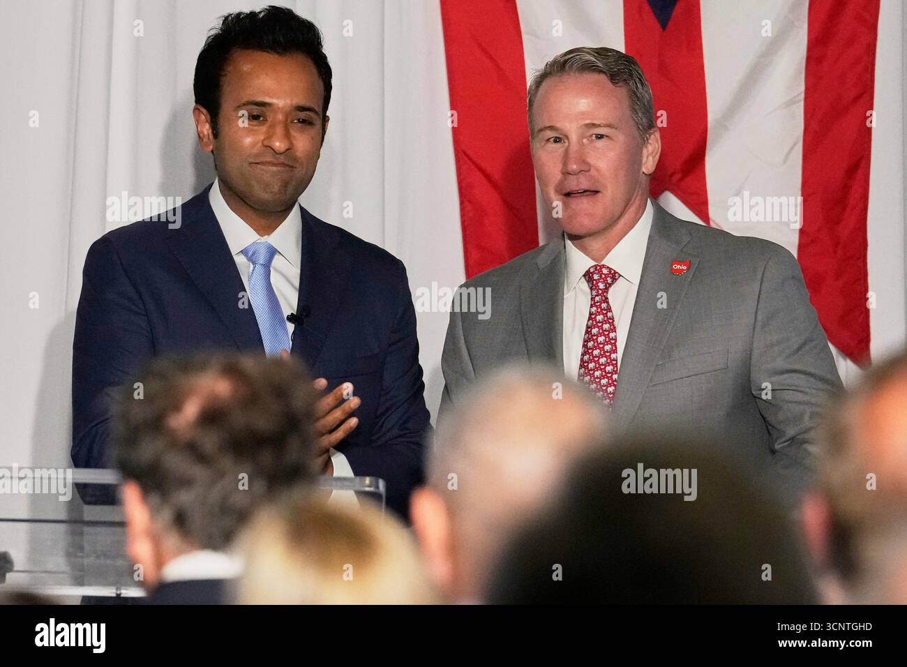 Republicans Vivek Ramaswamy, left, candidate for Ohio Governor in 2026 ...