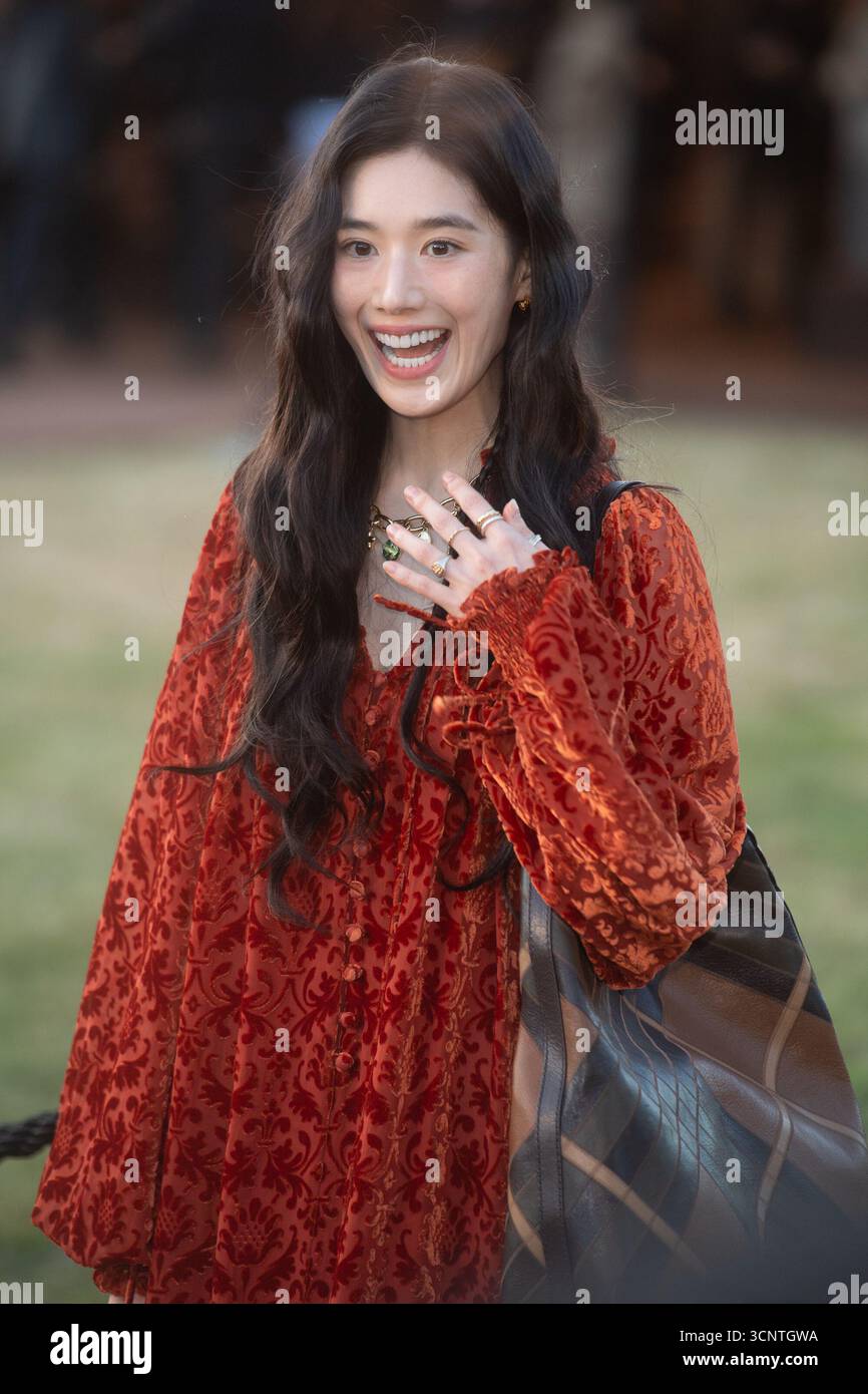 London, UK. 22 Sep, 2025. Pictured: Jung Eun-chae attends Burberry's ...