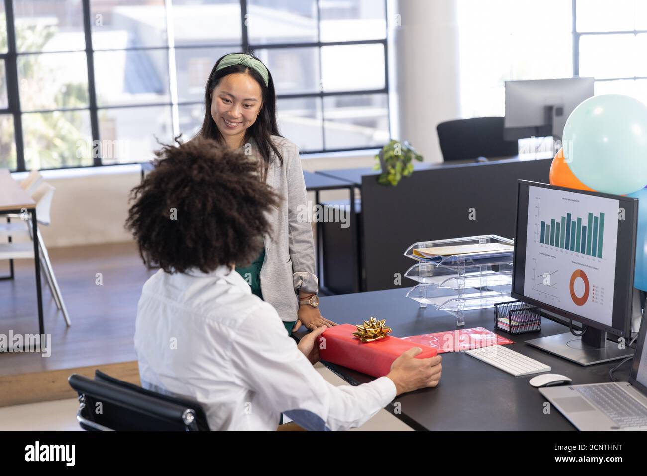 Green screen open gift box hi-res stock photography and images - Alamy