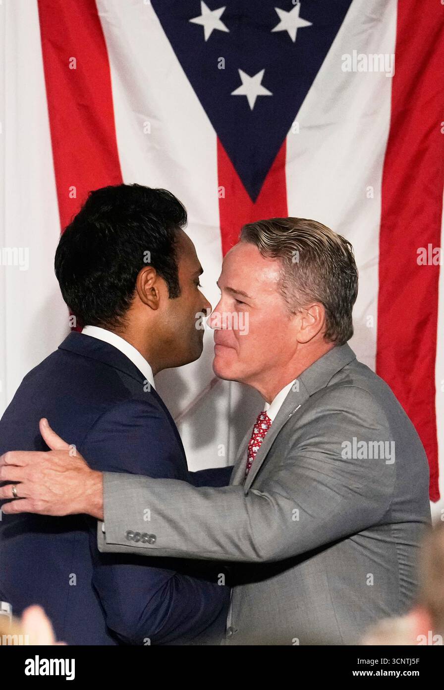 Republicans Vivek Ramaswamy, left, candidate for Ohio Governor in 2026 ...