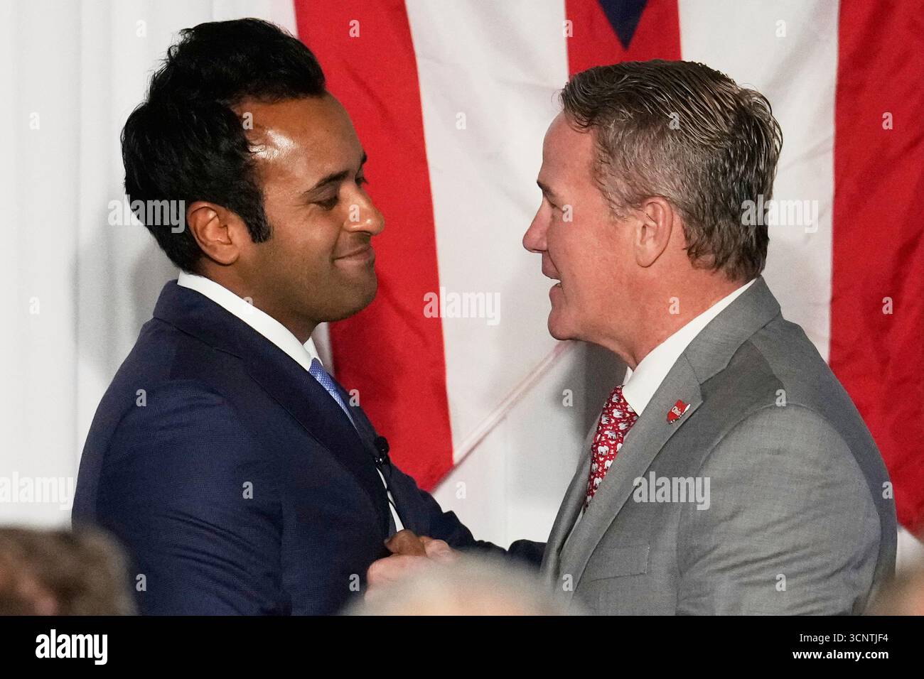 Republicans Vivek Ramaswamy, left, candidate for Ohio Governor in 2026 ...