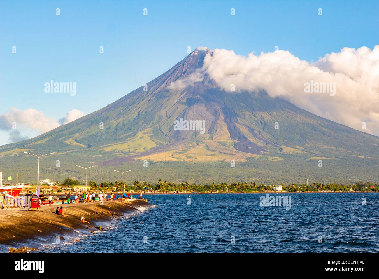 Mayon volcanic eruption hi-res stock photography and images - Alamy