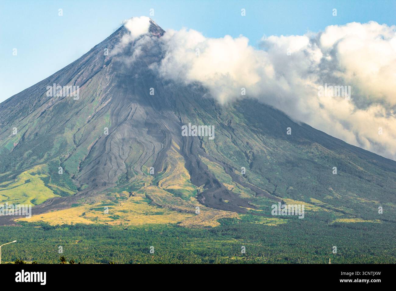 Mayon silhouette hi-res stock photography and images - Alamy