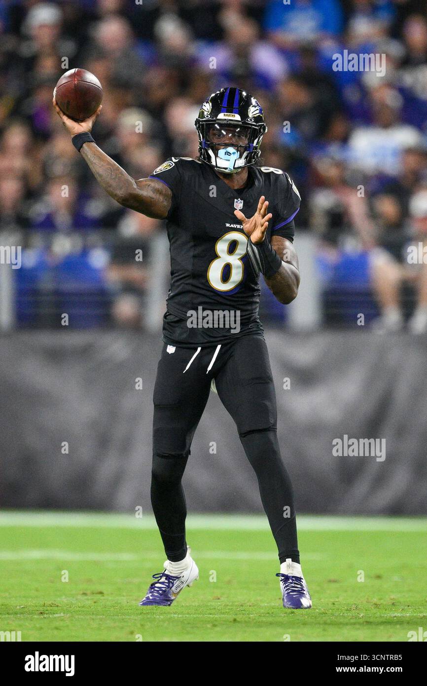 Baltimore Ravens quarterback Lamar Jackson throws a pass against the ...