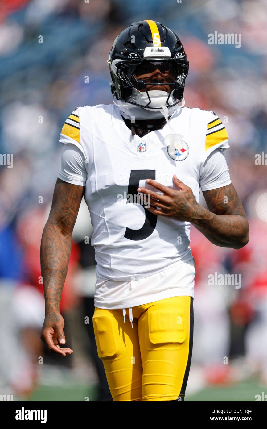 Pittsburgh Steelers cornerback Jalen Ramsey (5) warms up prior to the ...