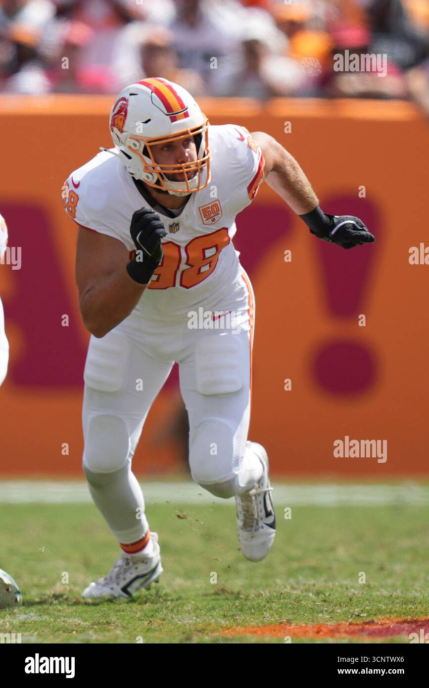 Tampa Bay Buccaneers linebacker Anthony Nelson (98) rushed for the ...