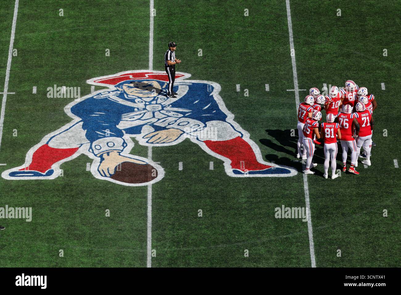 New England Patriots huddle around quarterback Drake Maye (10) with the ...
