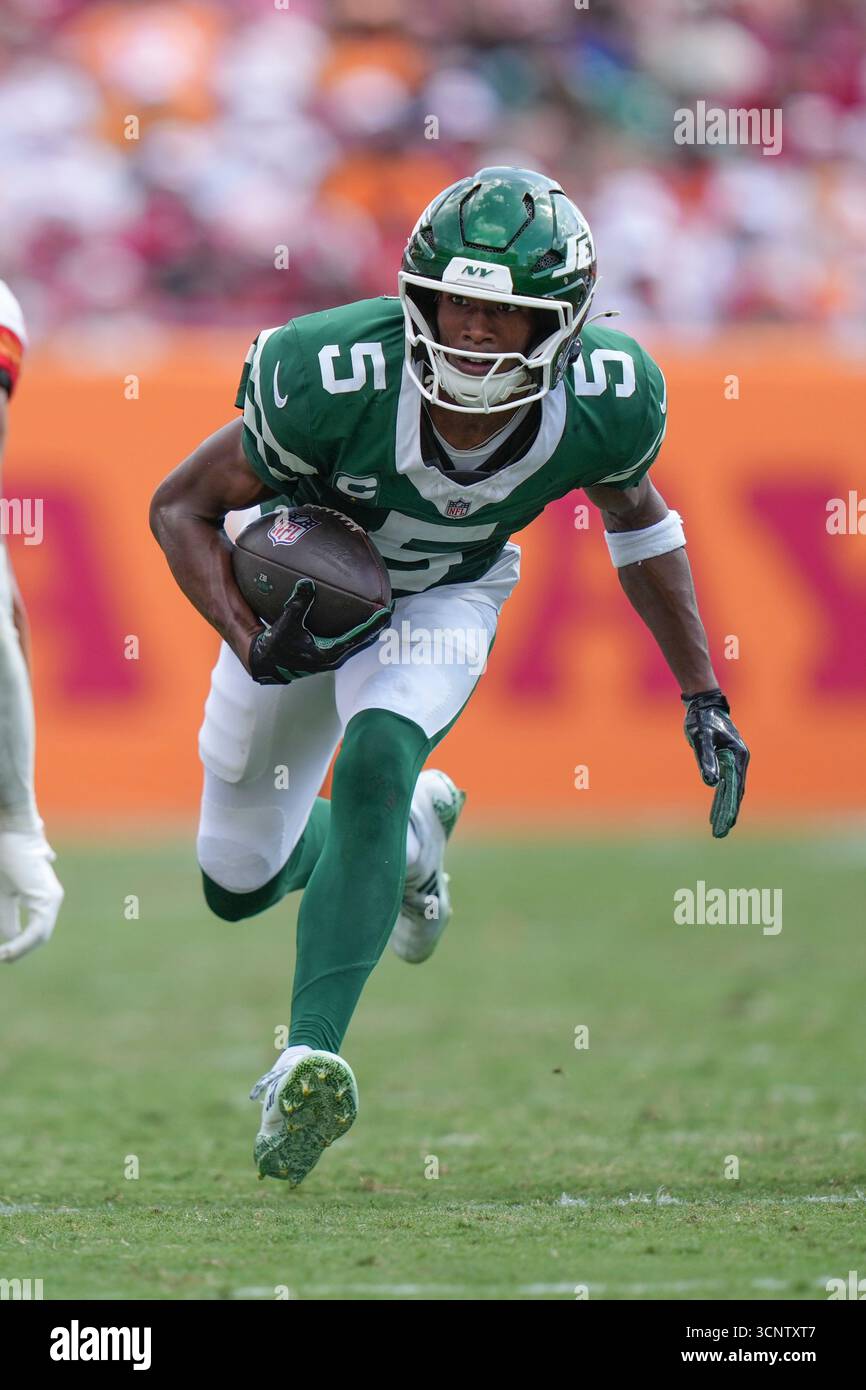 New York Jets wide receiver Garrett Wilson (5) runs after a catch ...