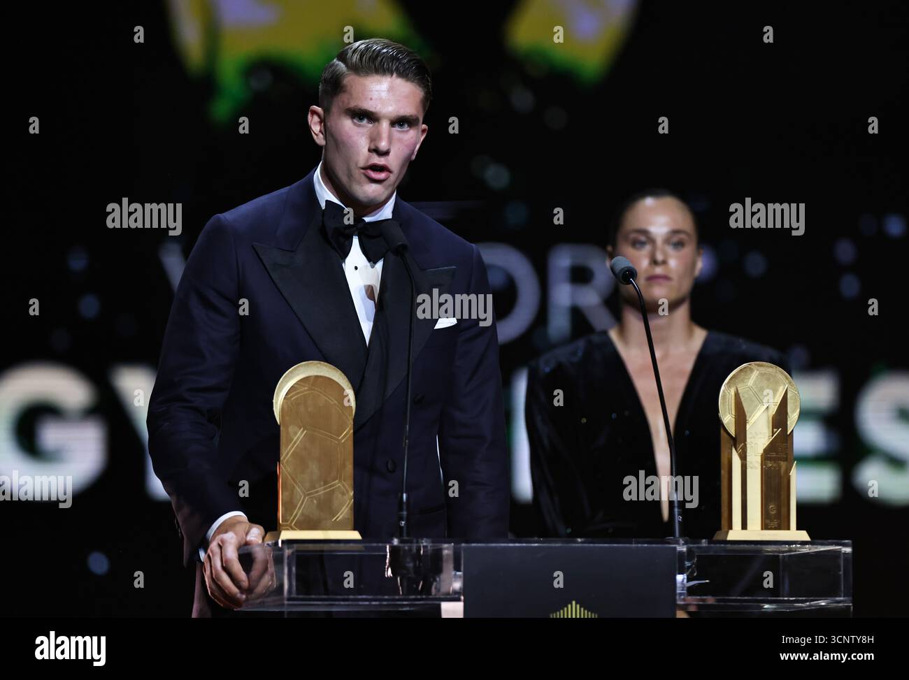Paris, France. 22nd Sep, 2025. Arsenal's Swedish player Viktor Gyokeres ...