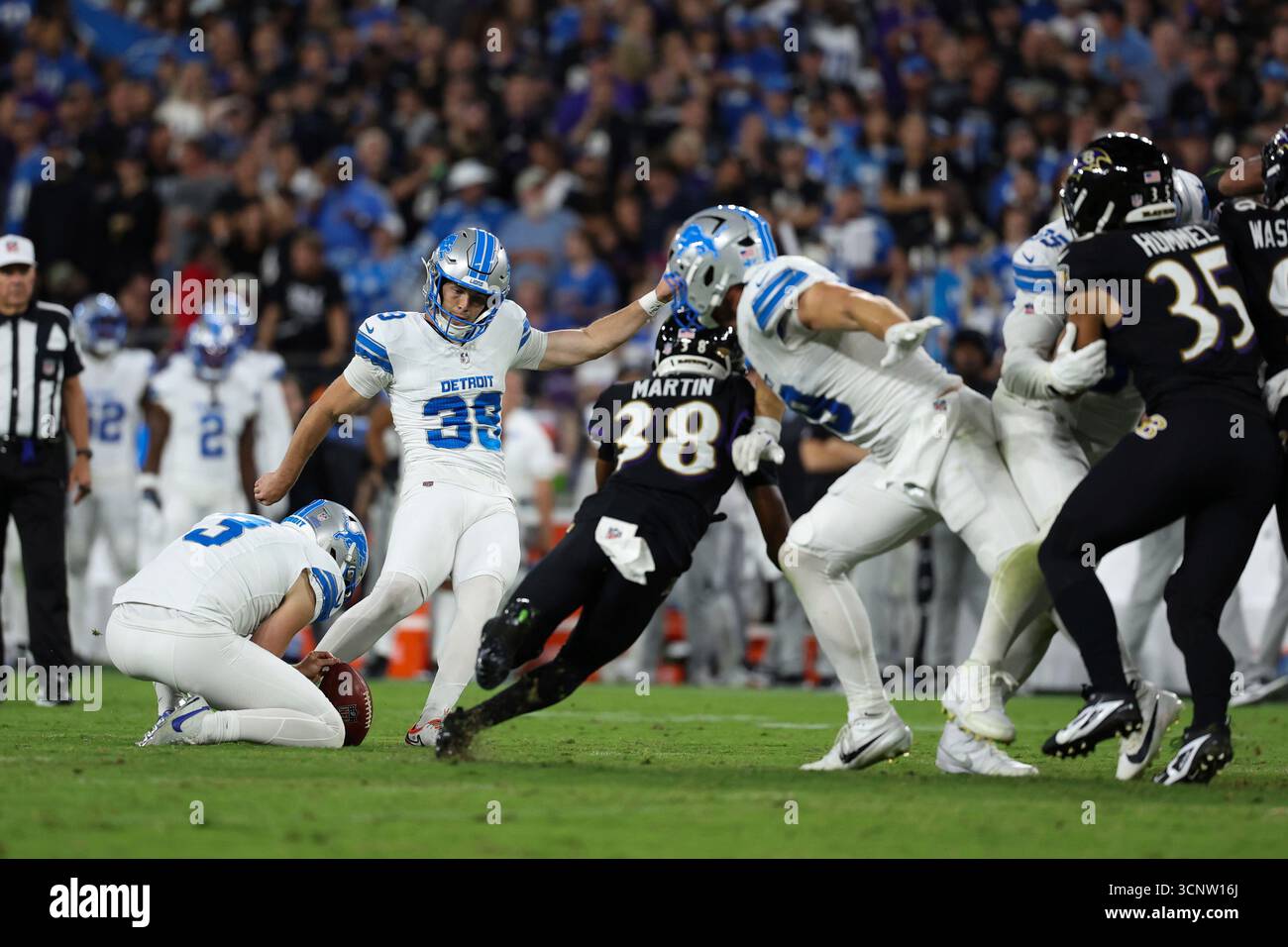 Detroit Lions kicker Jake Bates (39) kicks a field goal during the ...