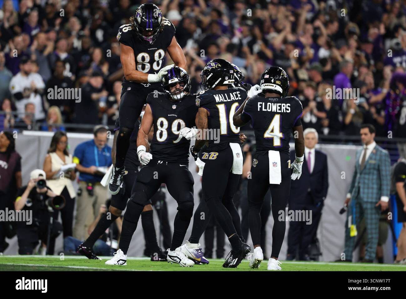 Baltimore Ravens tight end Mark Andrews (89) celebrates his touchdown ...