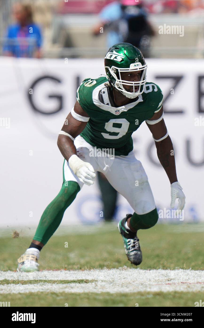 New York Jets defensive end Will McDonald IV (9) rushes the passer ...