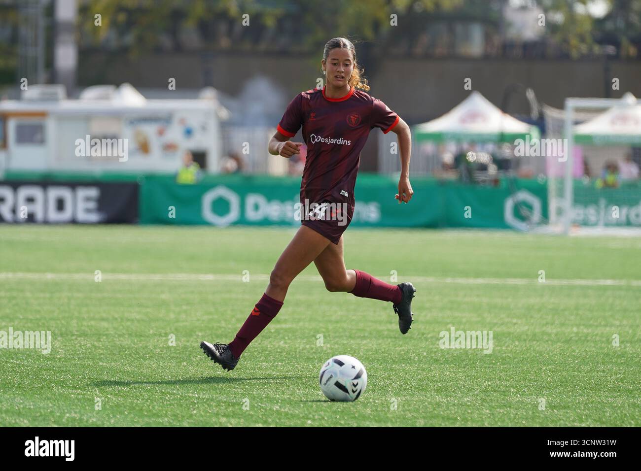 Sarah Rollins #14 of AFC Toronto runs whit the ball during the Northern ...