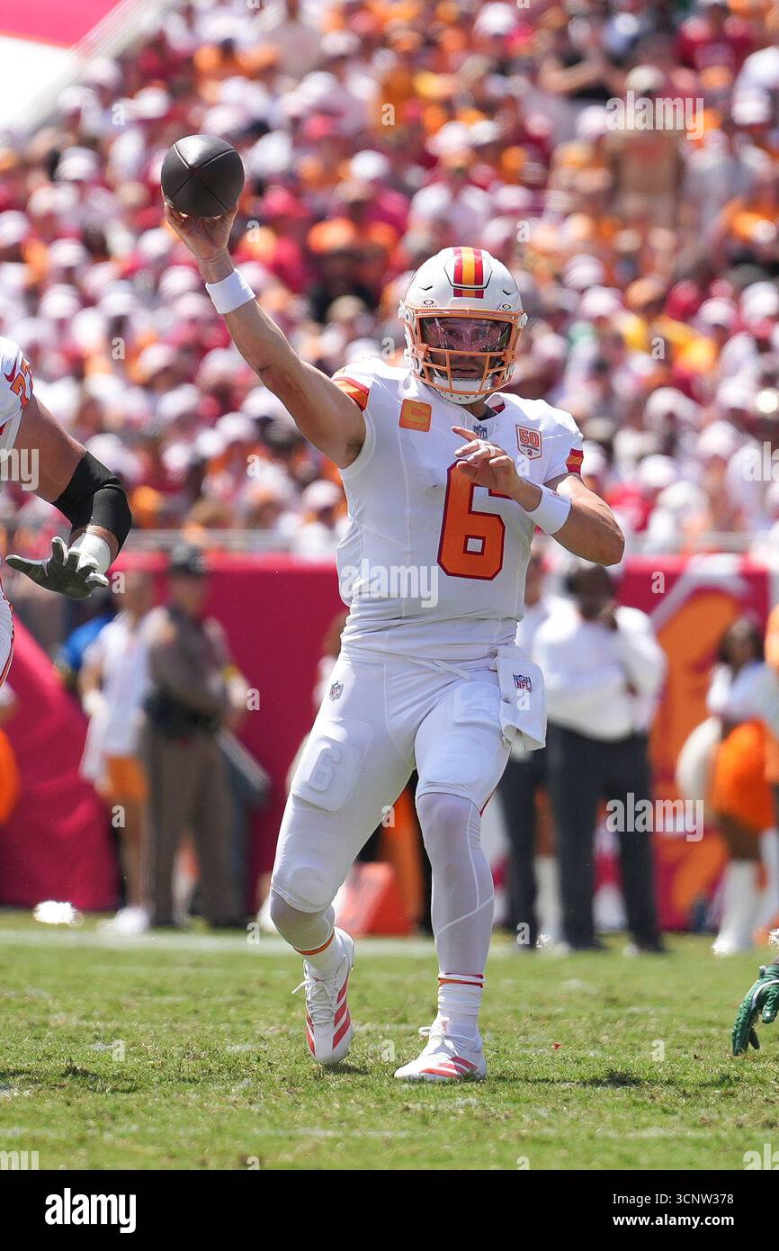 Tampa Bay Buccaneers quarterback Baker Mayfield (6) makes a pass from ...