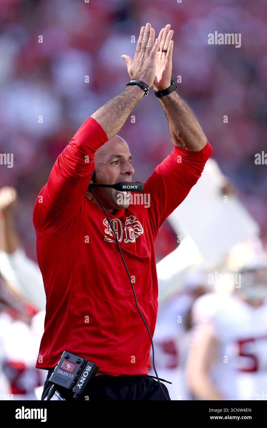 San Francisco 49ers defensive coordinator Robert Saleh signals during ...