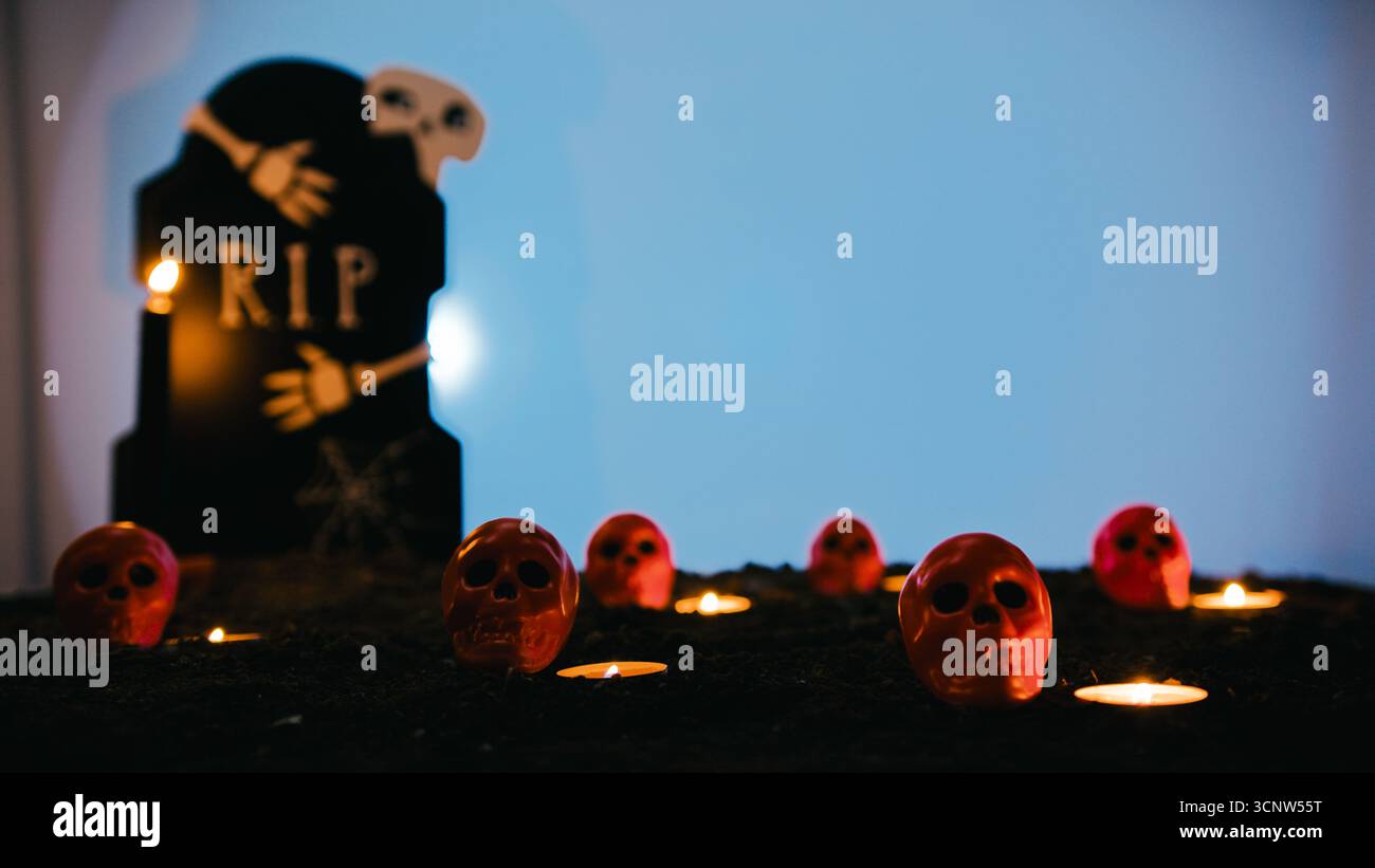 Cartoon rip tombstone skulls candle hi-res stock photography and images ...