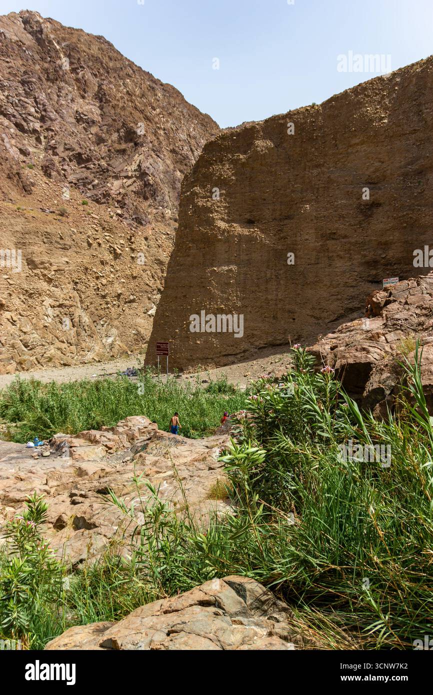 River flows through desert hi-res stock photography and images - Alamy