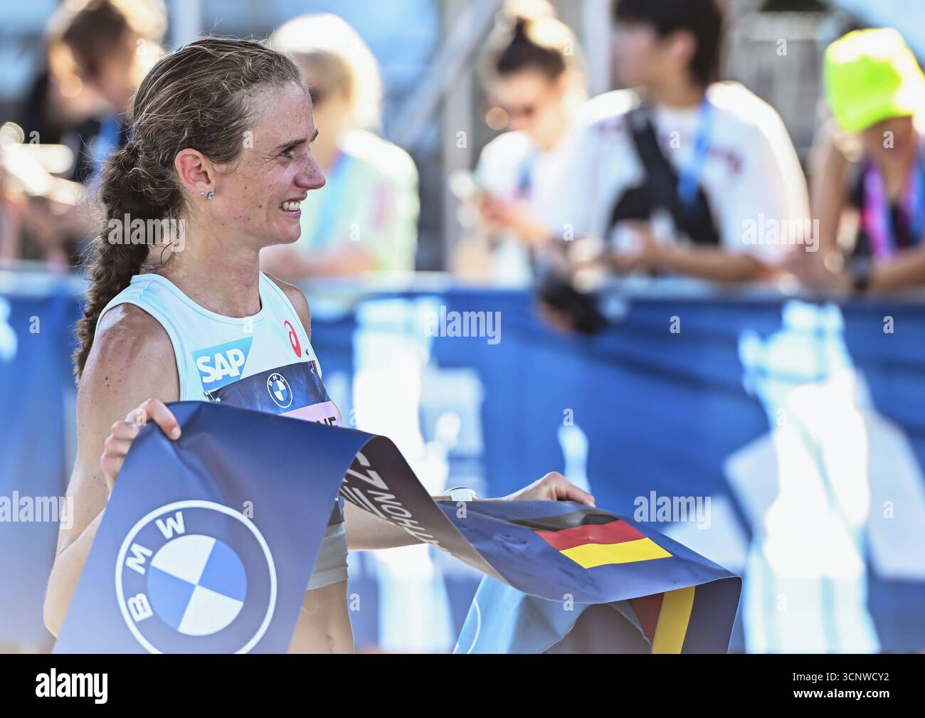 Fabienne Koenigstein best German runner with a time of 02:22:17 hours ...