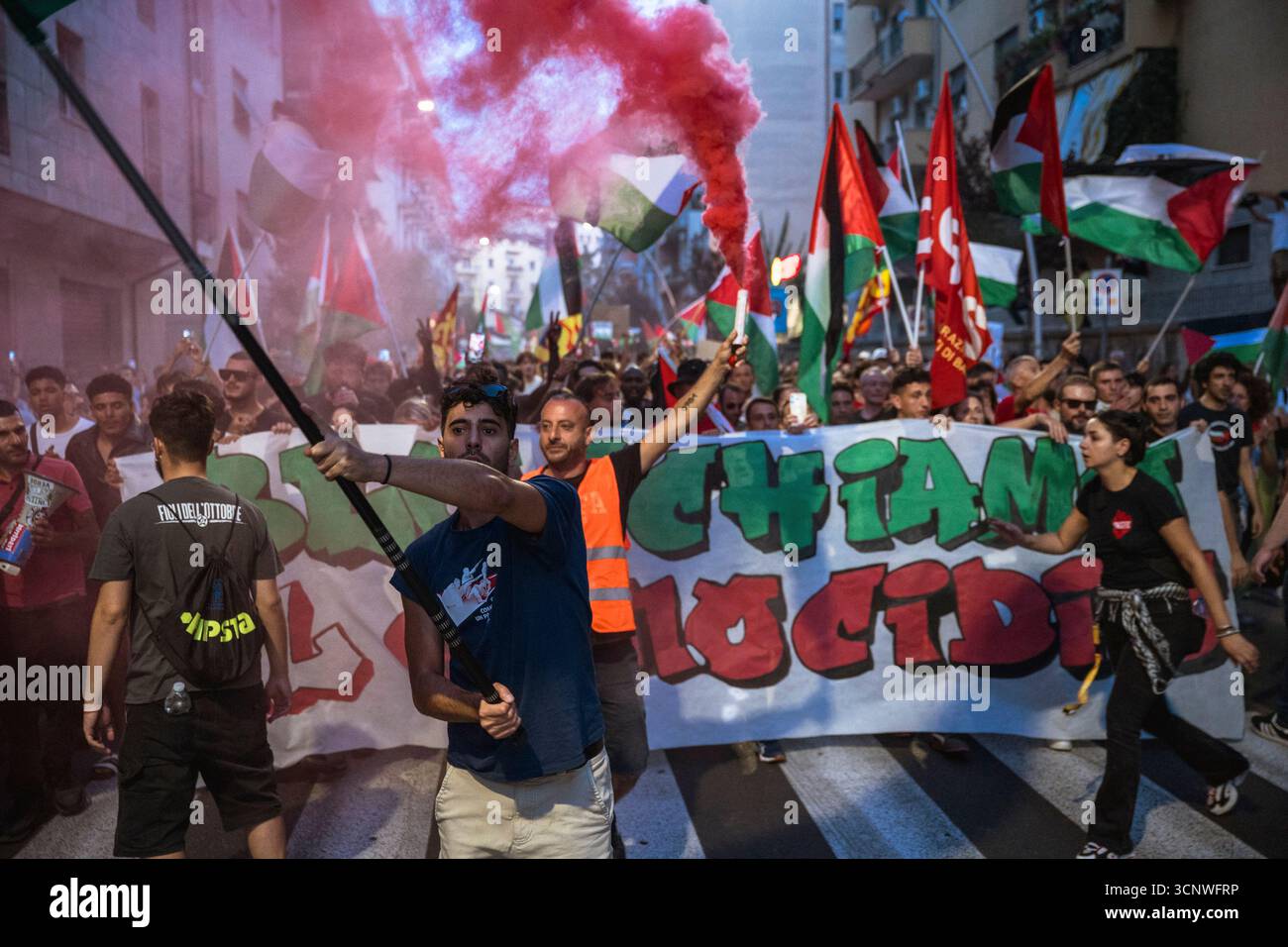 September 22, 2025, Cosenza, Cosenza, Italy: People seen taking the ...