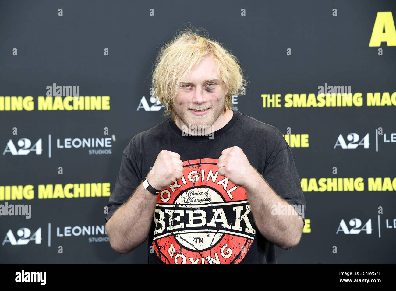 Frederic Vosgroene der Neandertaler bei der Deutschlandpremiere von THE ...