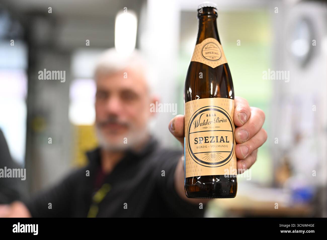 22 September 2025, Baden-Württemberg, Königseggwald: Master brewer ...