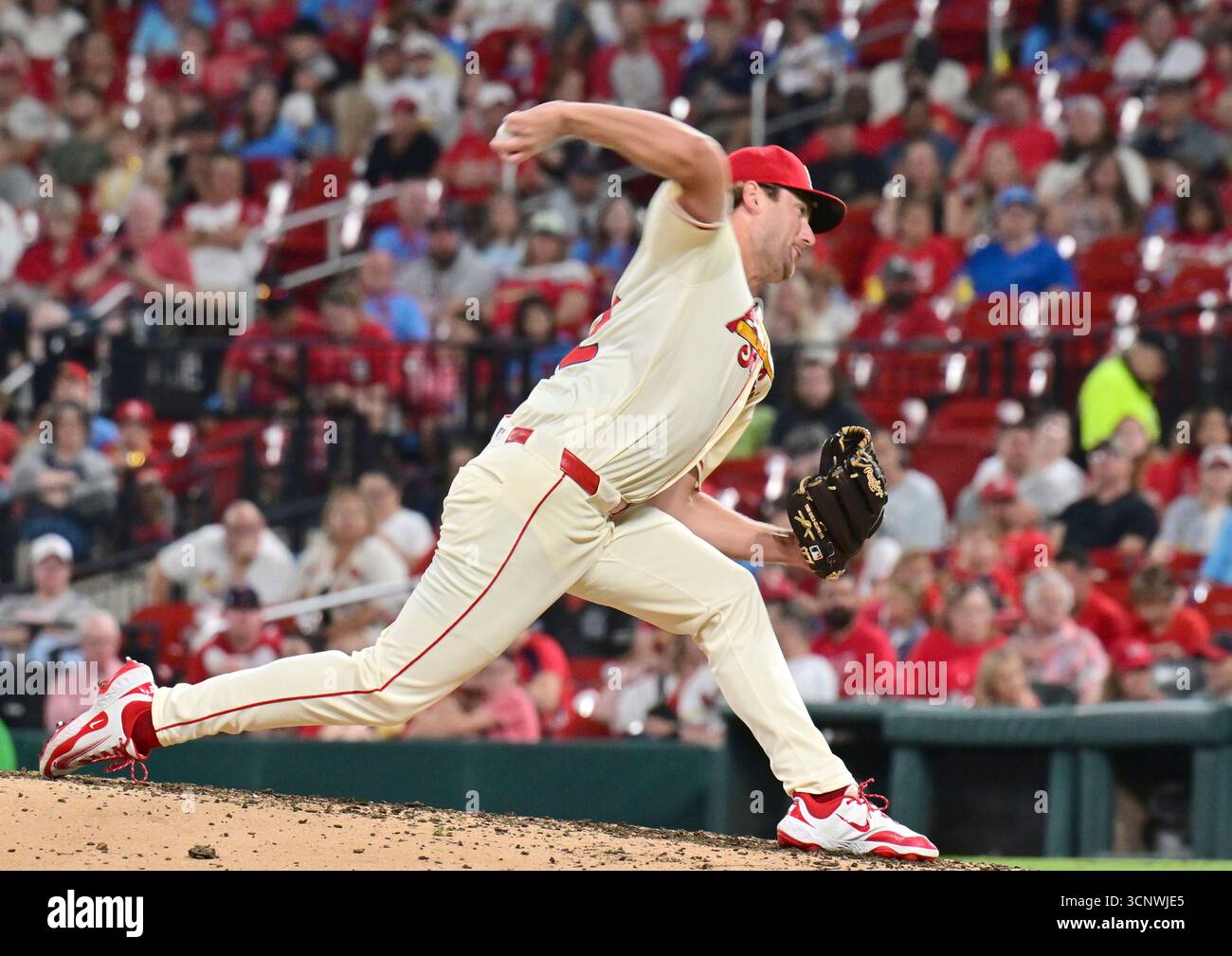 ST. LOUIS, MO - SEPTEMBER 20: St. Louis Cardinals pitcher Kyle Leahy ...