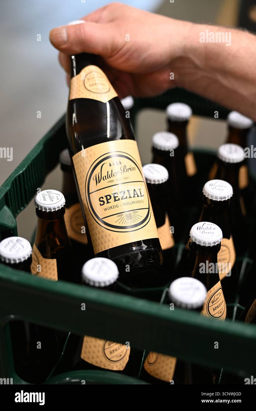 22 September 2025, Baden-Württemberg, Königseggwald: Master brewer ...