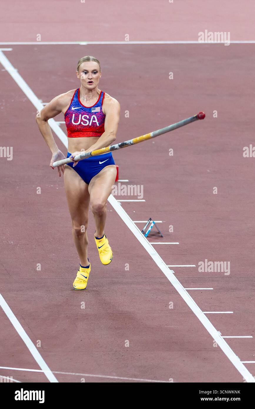 Katie Moon (USA) vaults (4.90m / 16’ 0 3/4”) in the finals of the pole ...