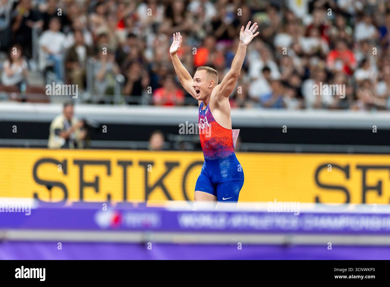 Sam Kendricks (USA) vaults (5.95m / 19’ 6 1/4”) in the pole vault ...