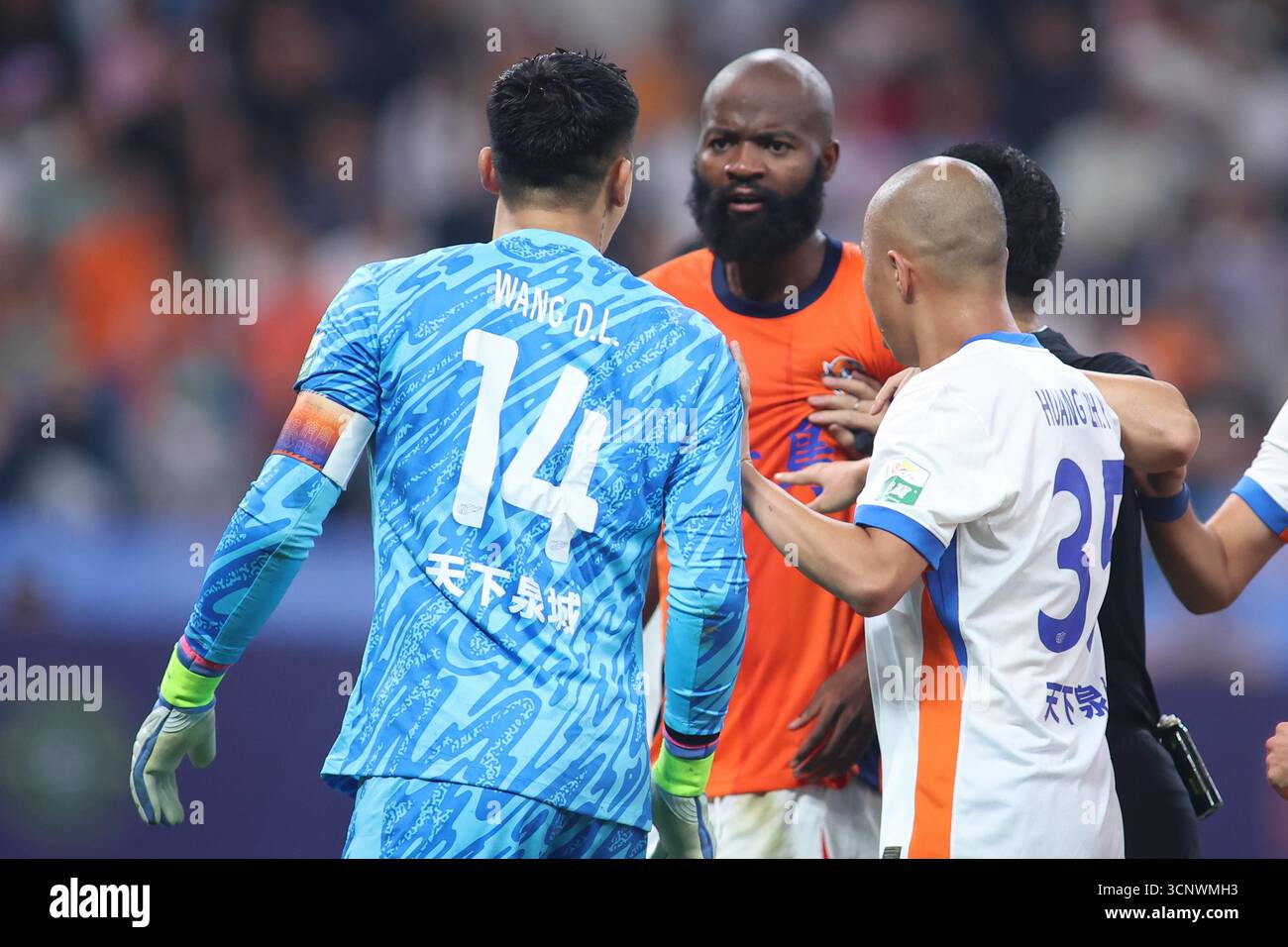 Qingdao Hainiu Football Club 2-2 draw Shandong Taishan Football Club at ...
