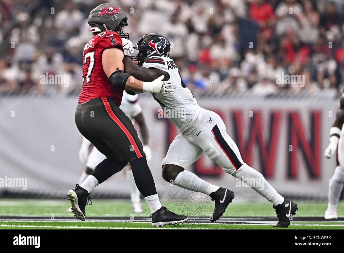 Houston Texans defensive end Will Anderson Jr. (51) defends in coverage ...