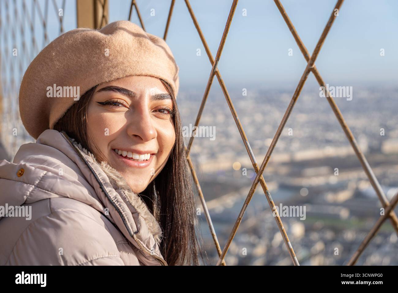 Woman shows eiffel tower hi-res stock photography and images - Alamy