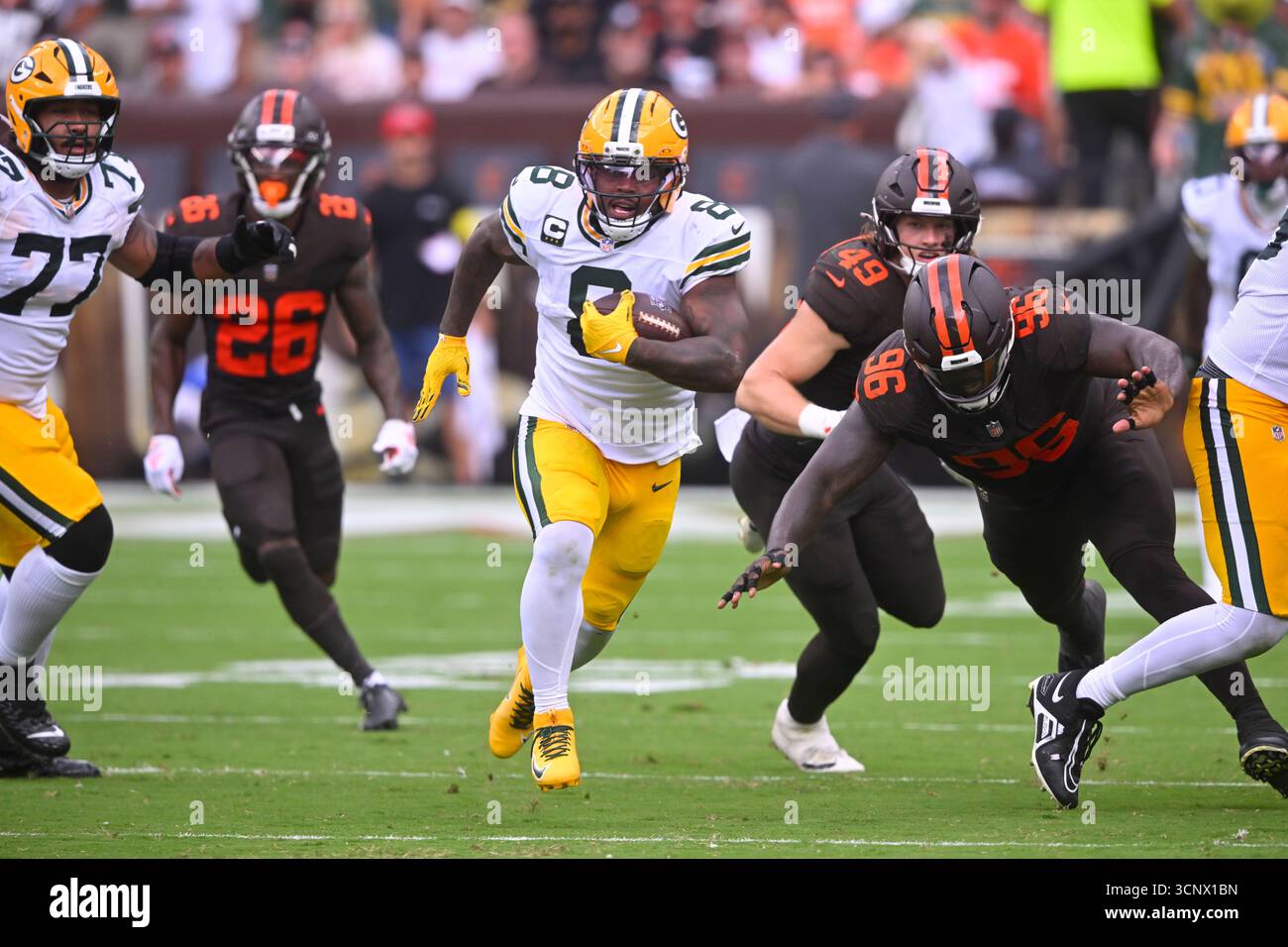 Green Bay Packers running back Josh Jacobs (8) runs with the ball ...