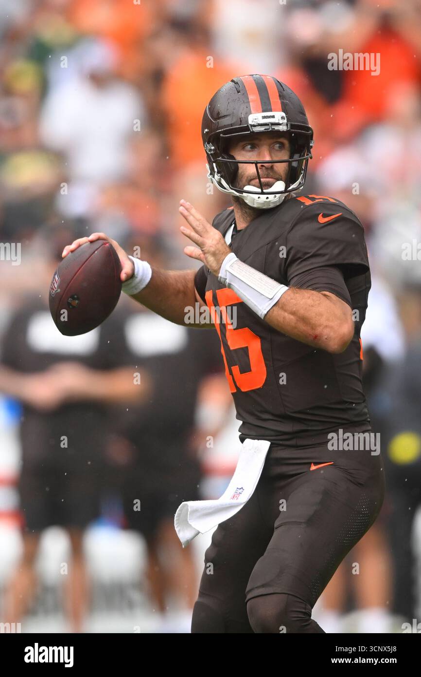 Cleveland Browns quarterback Joe Flacco (15) looks to pass during an ...