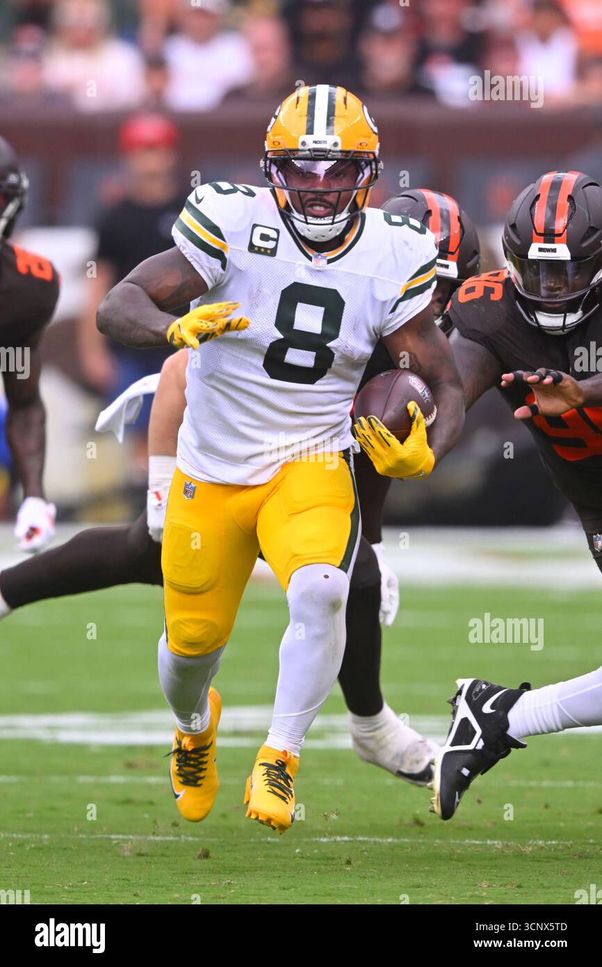 Green Bay Packers running back Josh Jacobs (8) runs with the ball ...