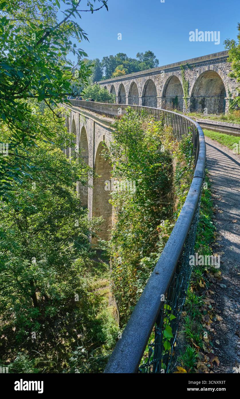 Chirk canal aqueduct railway hi-res stock photography and images - Alamy