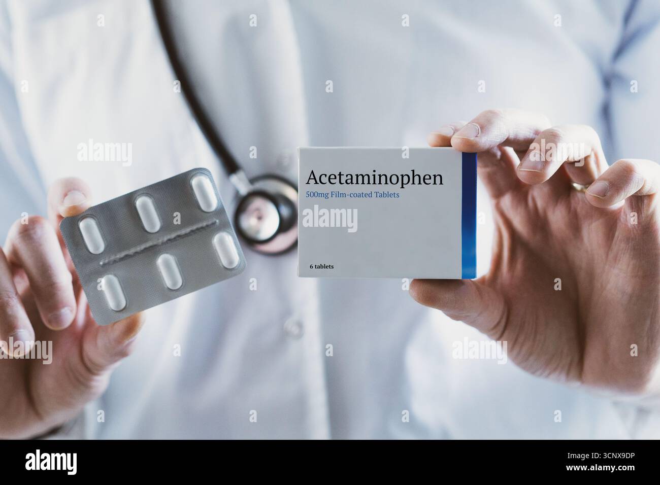 Doctor holding Acetaminophen box an Stock Photo - Alamy