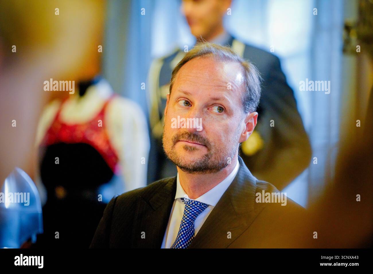 Gol 20250923. Crown Prince Haakon and Crown Princess Mette-Marit sign ...