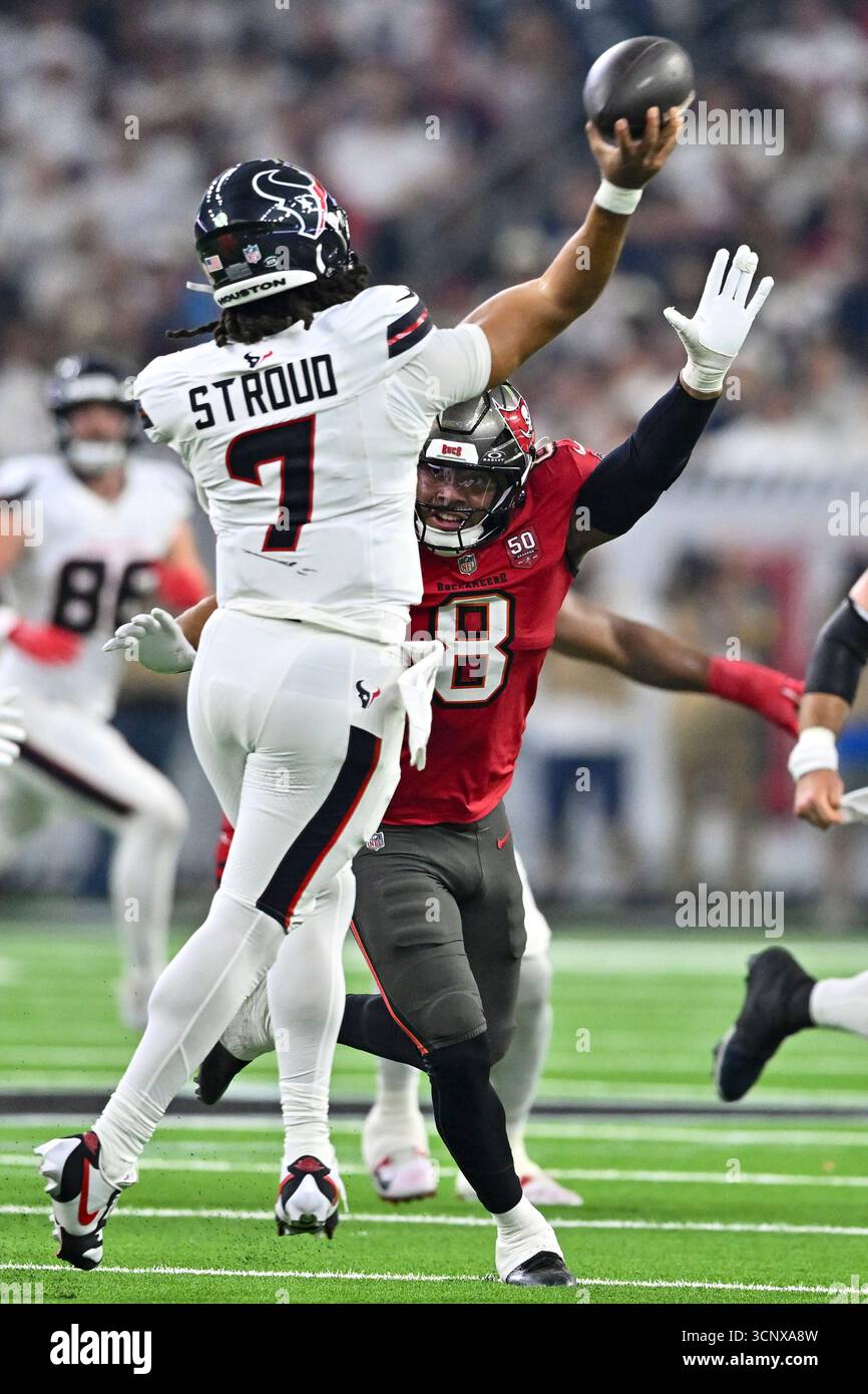 Tampa Bay Buccaneers linebacker SirVocea Dennis (8) applies pressure to ...