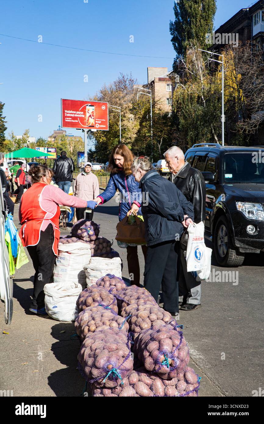 Ukrainian farmer lady selling hi-res stock photography and images - Alamy