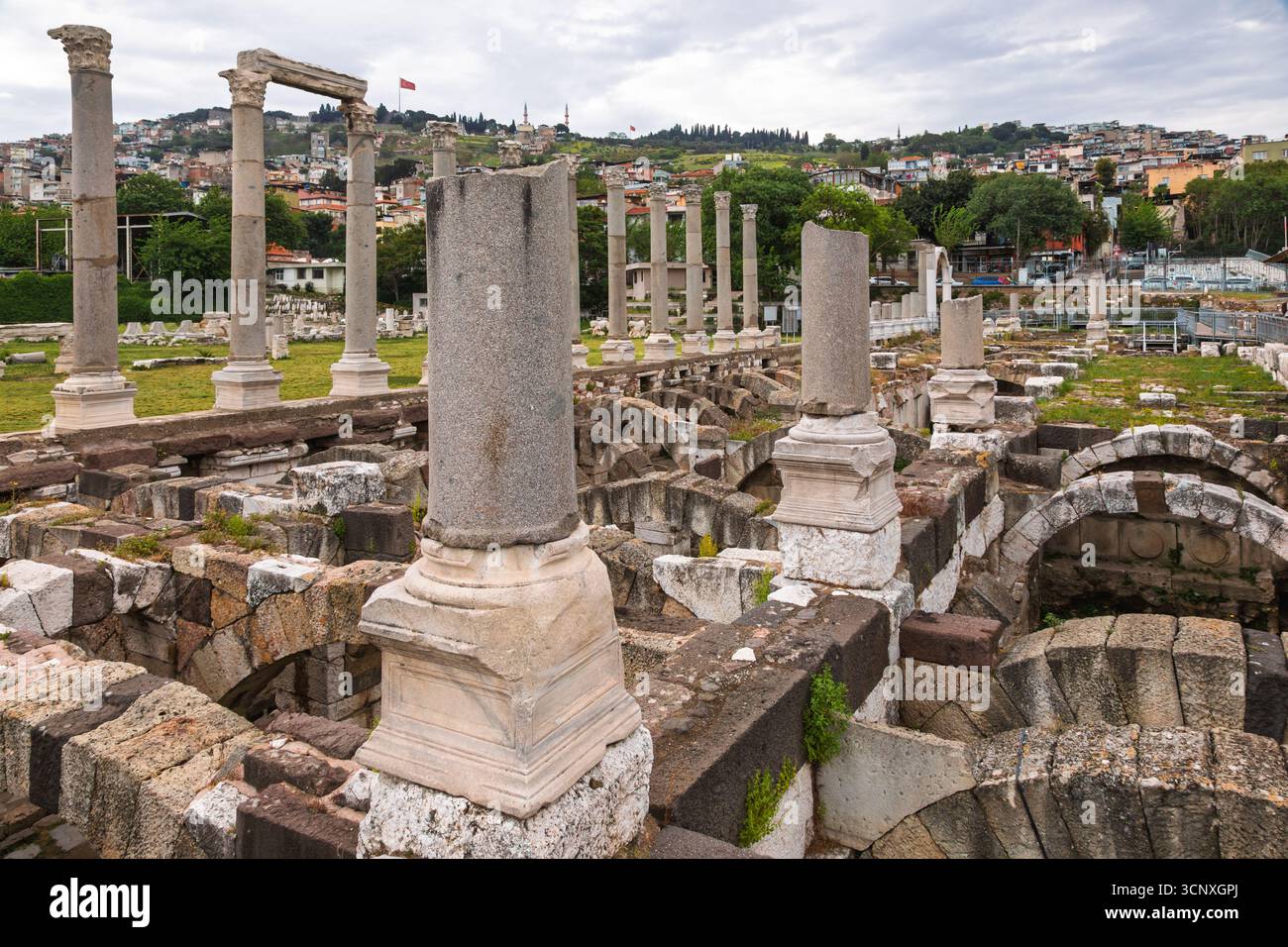 Fragmented arches pillars roman ruins hi-res stock photography and ...