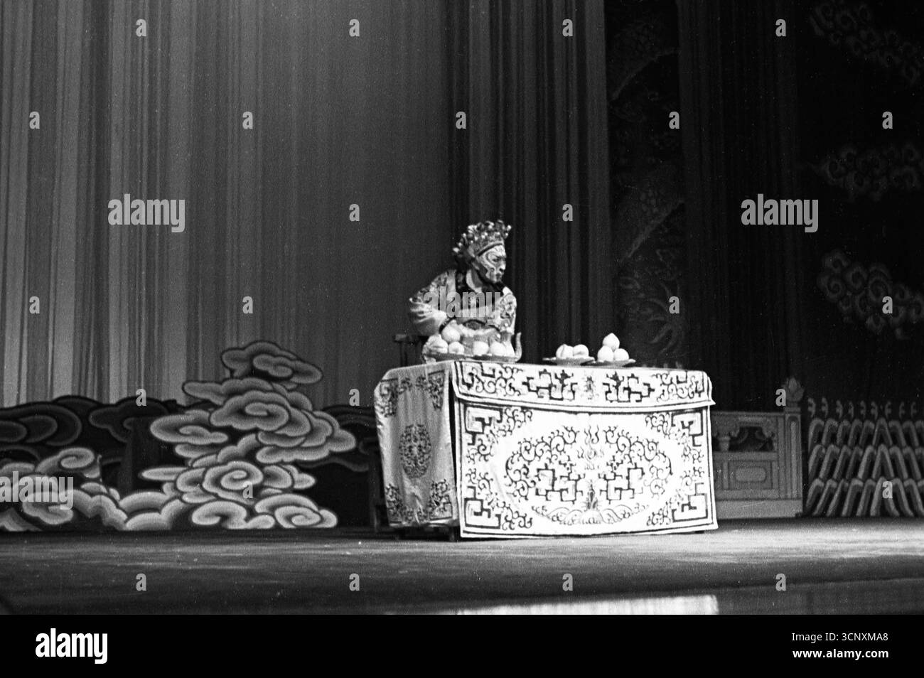 China peking opera performance Black and White Stock Photos & Images ...