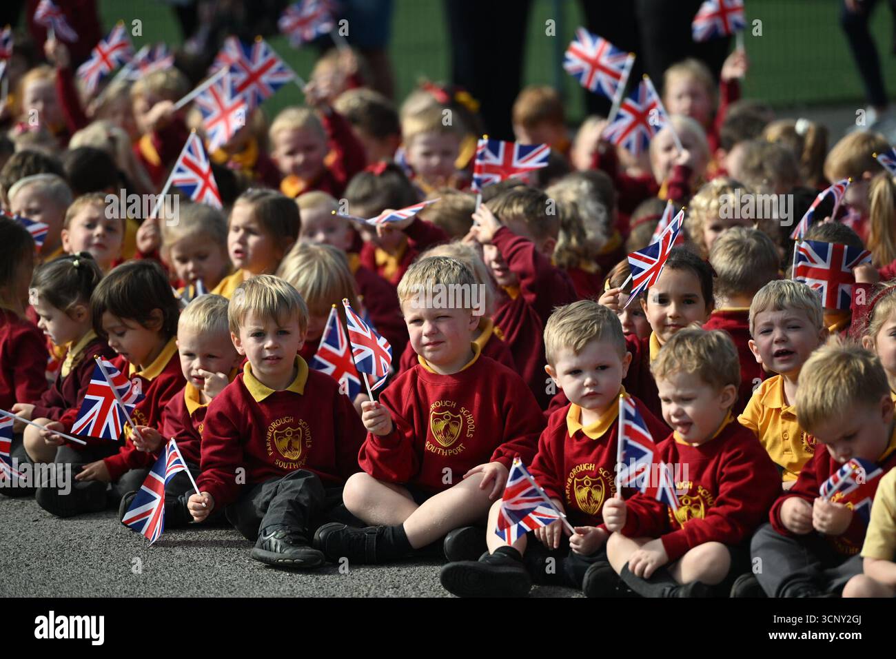Students from Farnborough Road Infant and Junior School in Birkdale ...